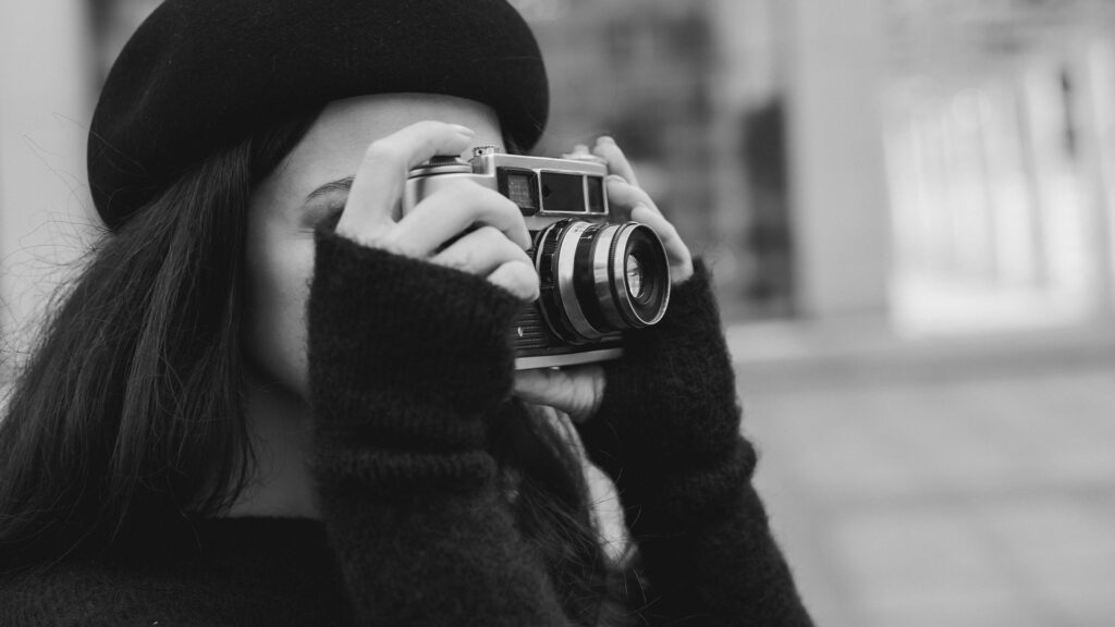 エモい！モノクロ写真の魅力とは - レンタル撮影スペース「STUDIO TOKI」